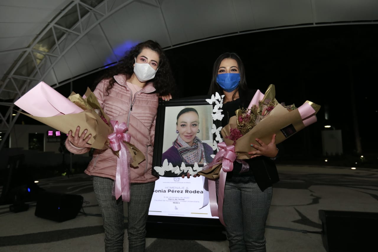Rinde UAEMex homenaje a la maestra Sonia Pérez