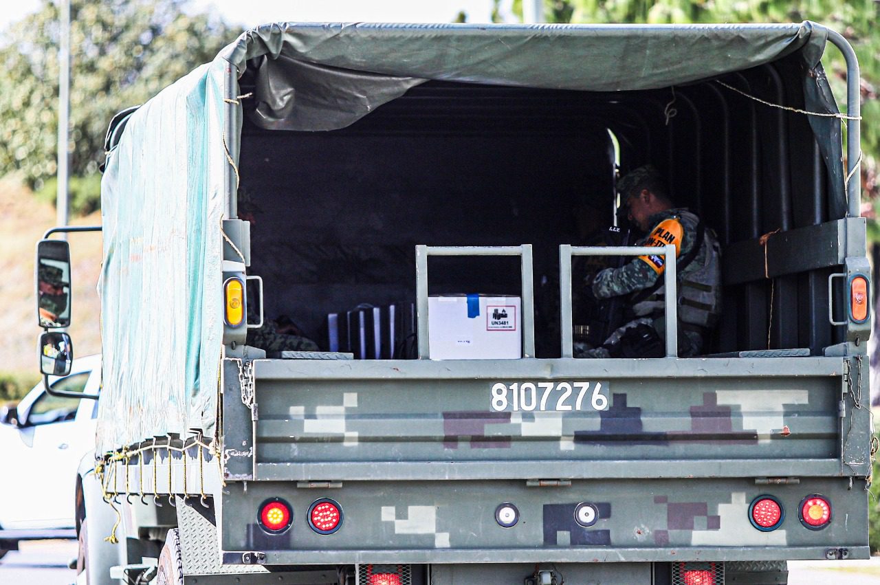 Llegan más vacunas al centro de distribución en Santa María Rayón