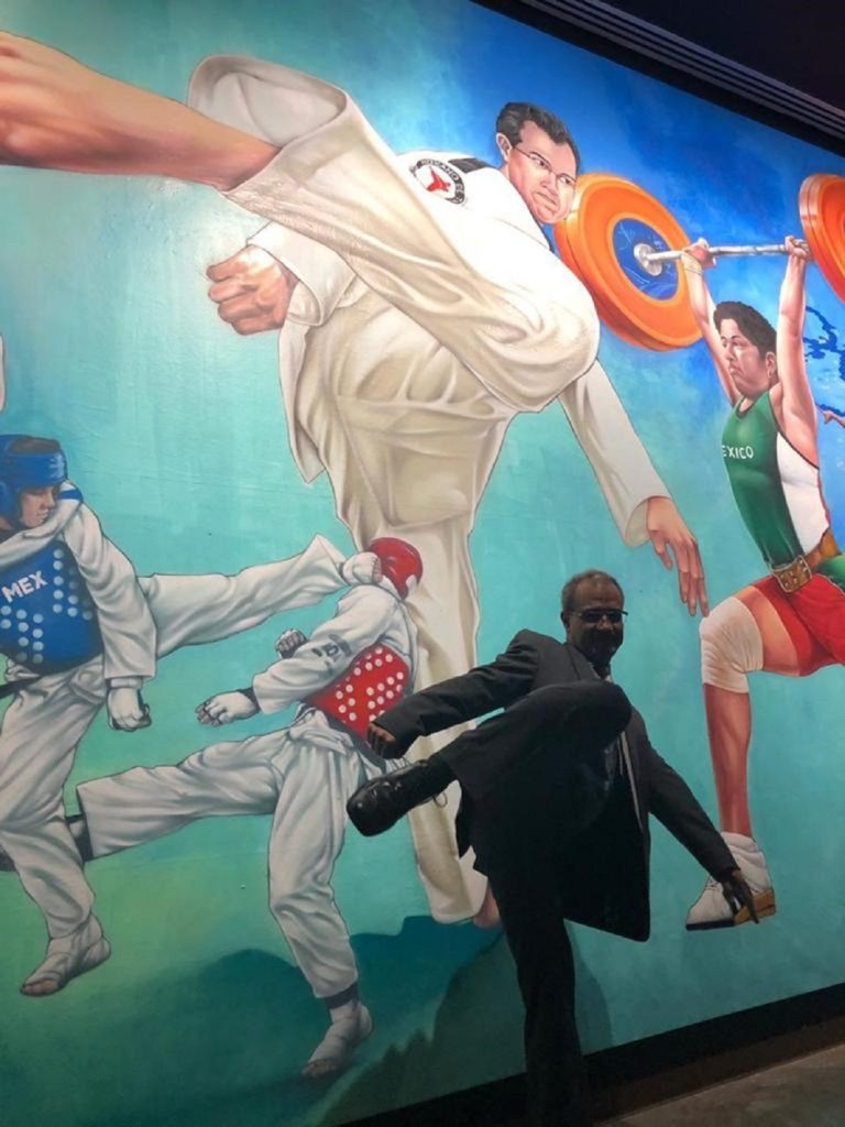 Óscar Mendiola Cruz recibe la presea “Filiberto Navas Valdés”