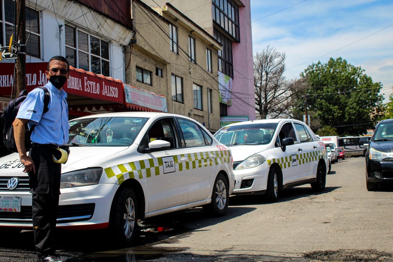 Proliferan taxis irregulares en Toluca