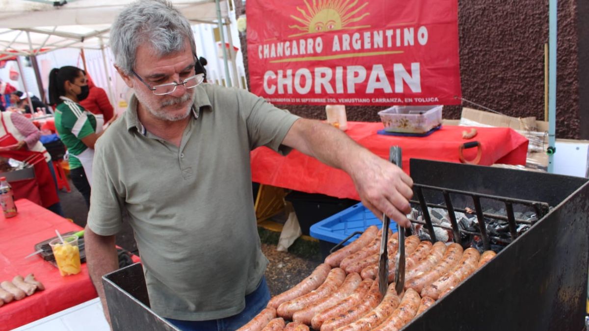 ¡Tradición argentina en Toluca! Los famosos choripanes de La Bombonera