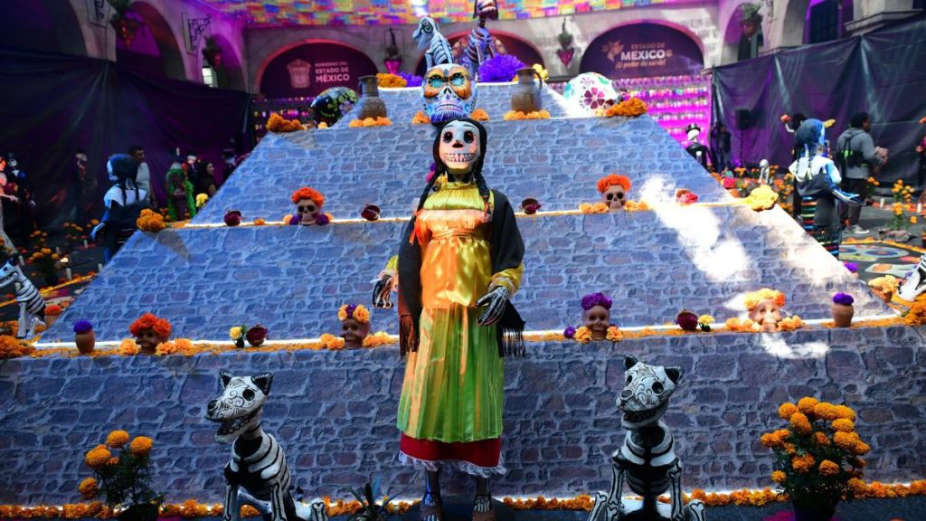 ¿Ya visitaste la ofrenda monumental en el palacio de Gobierno del Edomex?