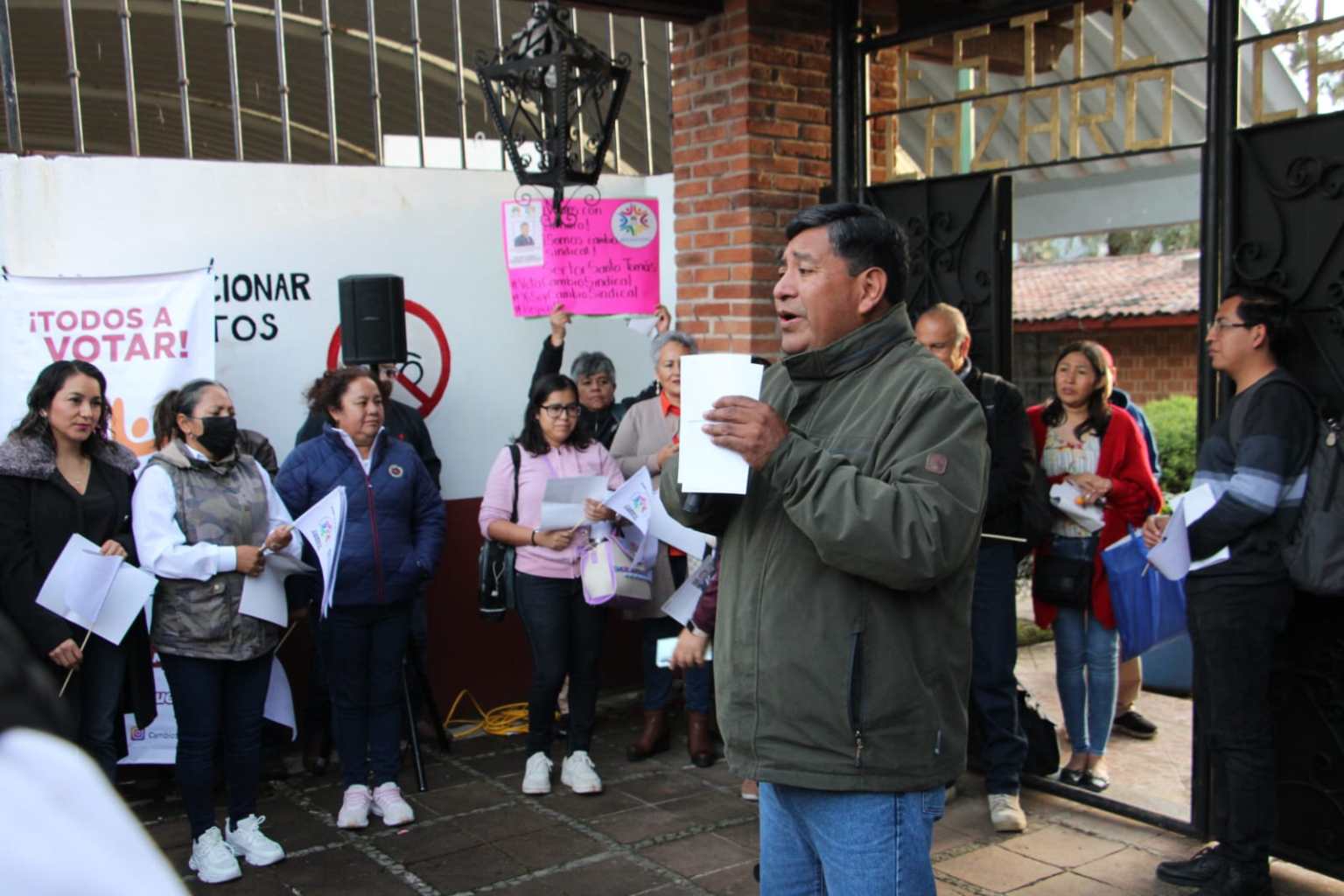 Él es Jenaro Martínez, quien busca encabezar el Sindicato de Maestros ...