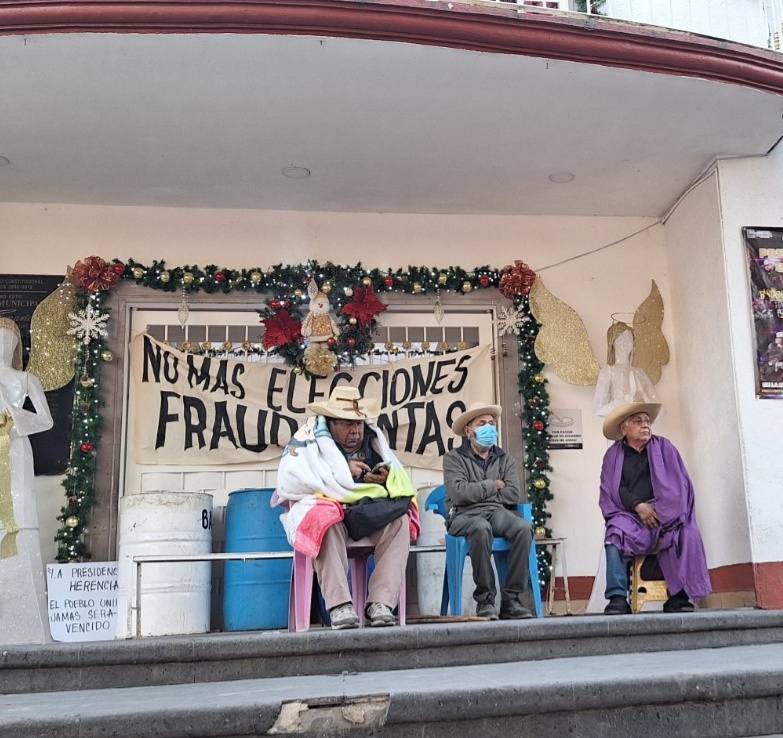 Dialogan gobierno de Edomex y pobladores de Luvianos, Palacio continúa ...