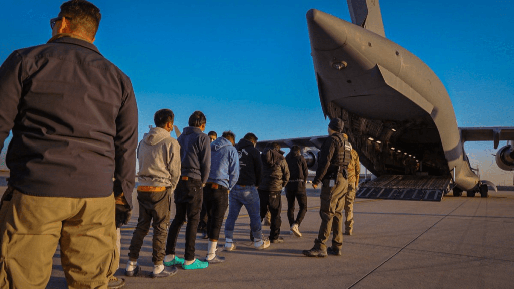 EE. UU. deporta a 2 mil migrantes; México refuerza apoyo a connacionales