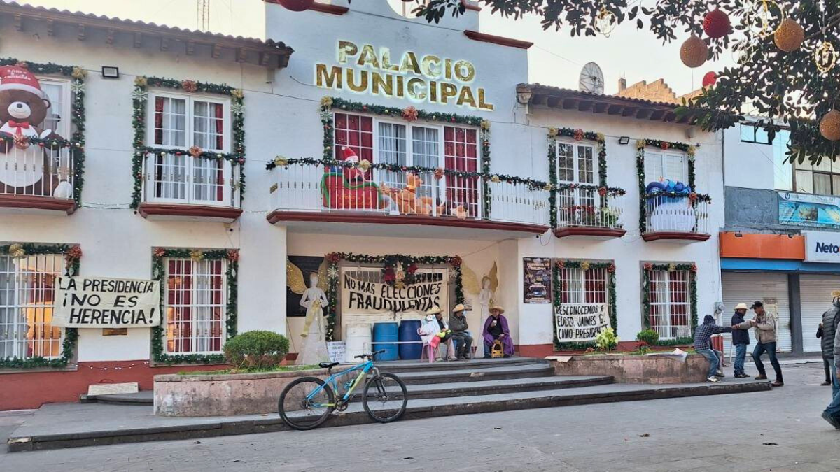 Dialogan gobierno de Edomex y pobladores de Luvianos, Palacio continúa ...