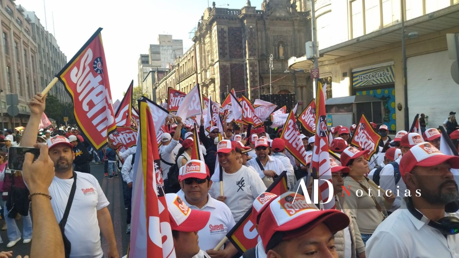Sheinbaum abarrota el Zócalo en una demostración de unidad y respaldo ...